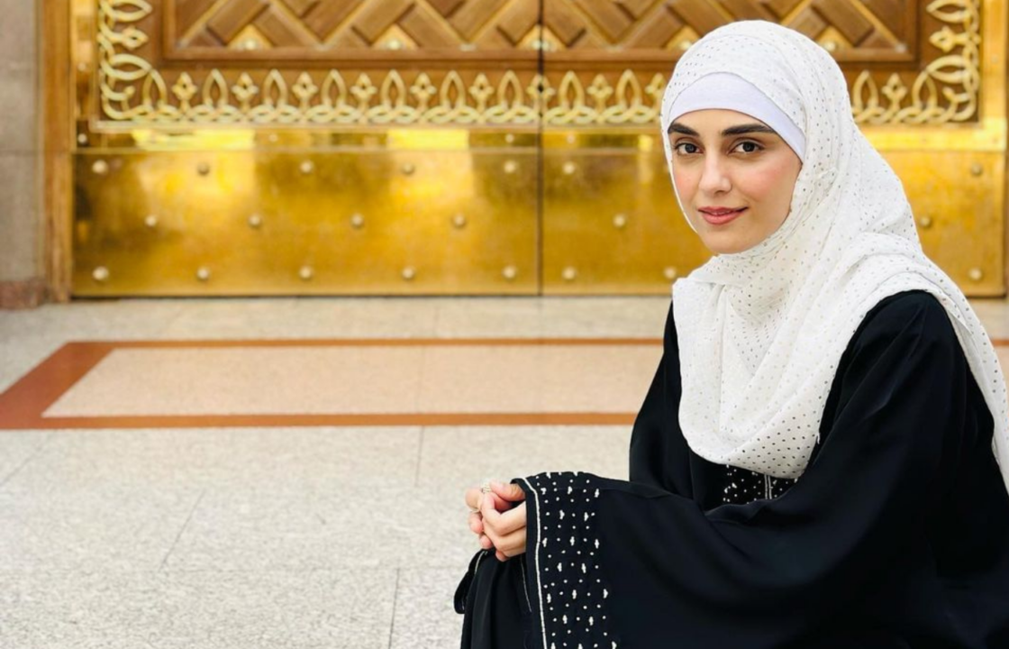 Celebrities who Wore our Abayas for their Umrah Journey! - The Hijab ...